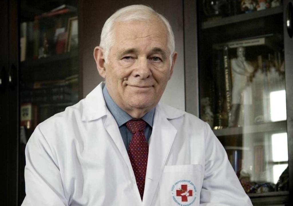 Доктор Леонид Рошаль рассказал, как безопасно ходить в магазины