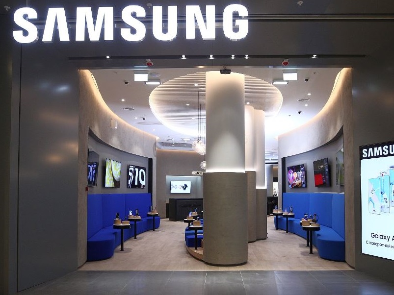 Samsung открыл флагманский магазин в «Авиапарке»